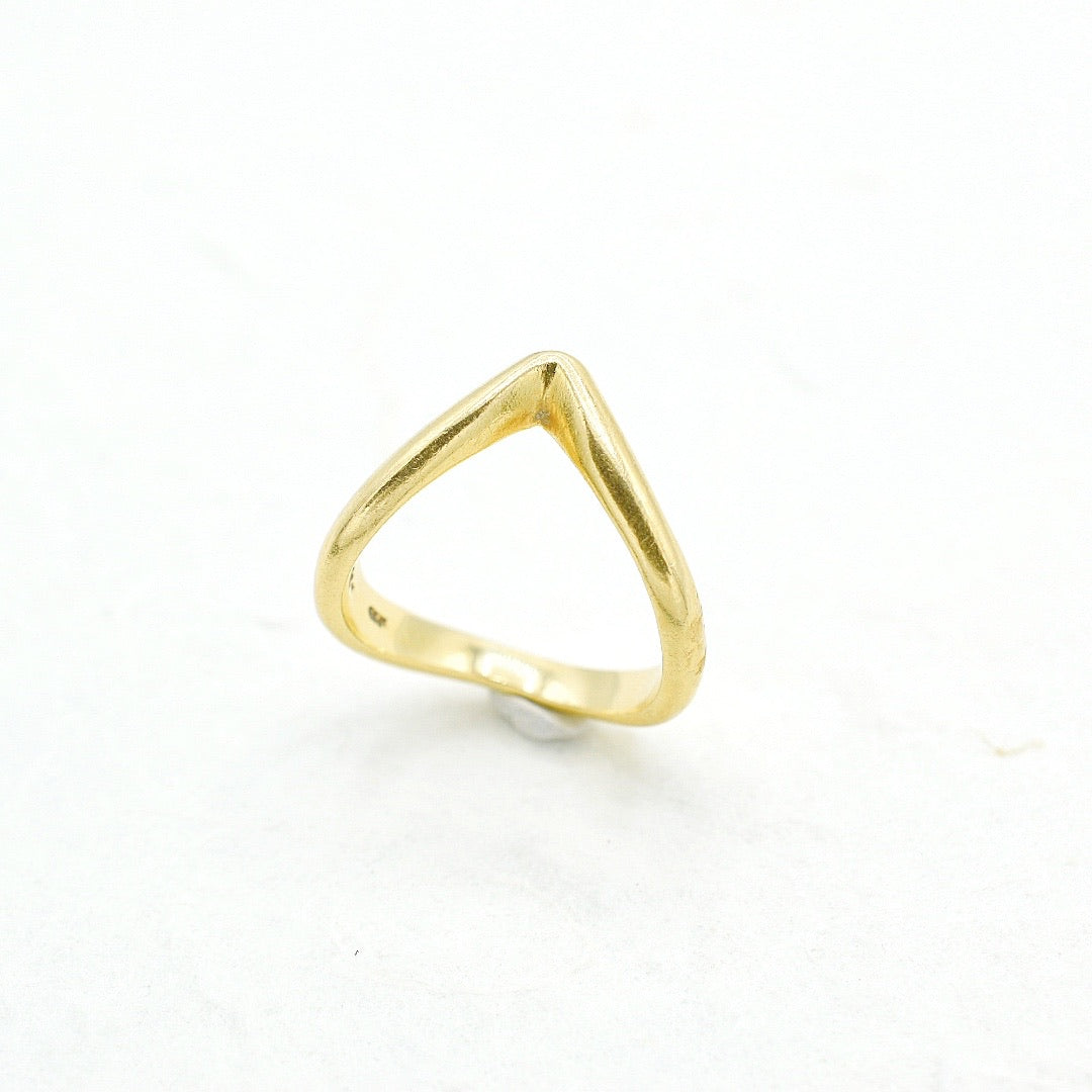 Triangular Band – Kitty's Karats